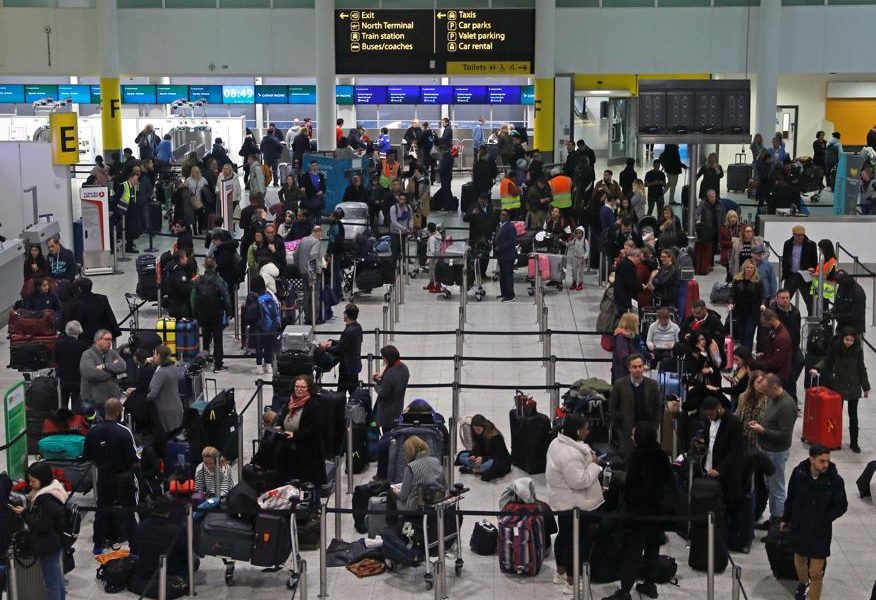 Due droni in volo a Londra mandano in tilt l’aeroporto di Gatwick ... Due droni in volo a Londra mandano in tilt l’aeroporto di Gatwick ...